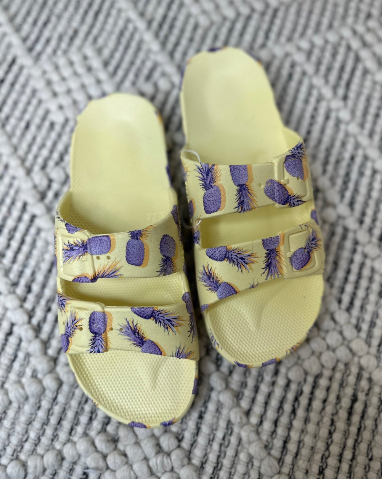 Freedom Moses - Freedom Slipper (Pina Colada Sugar) | What To Wear Sudbury